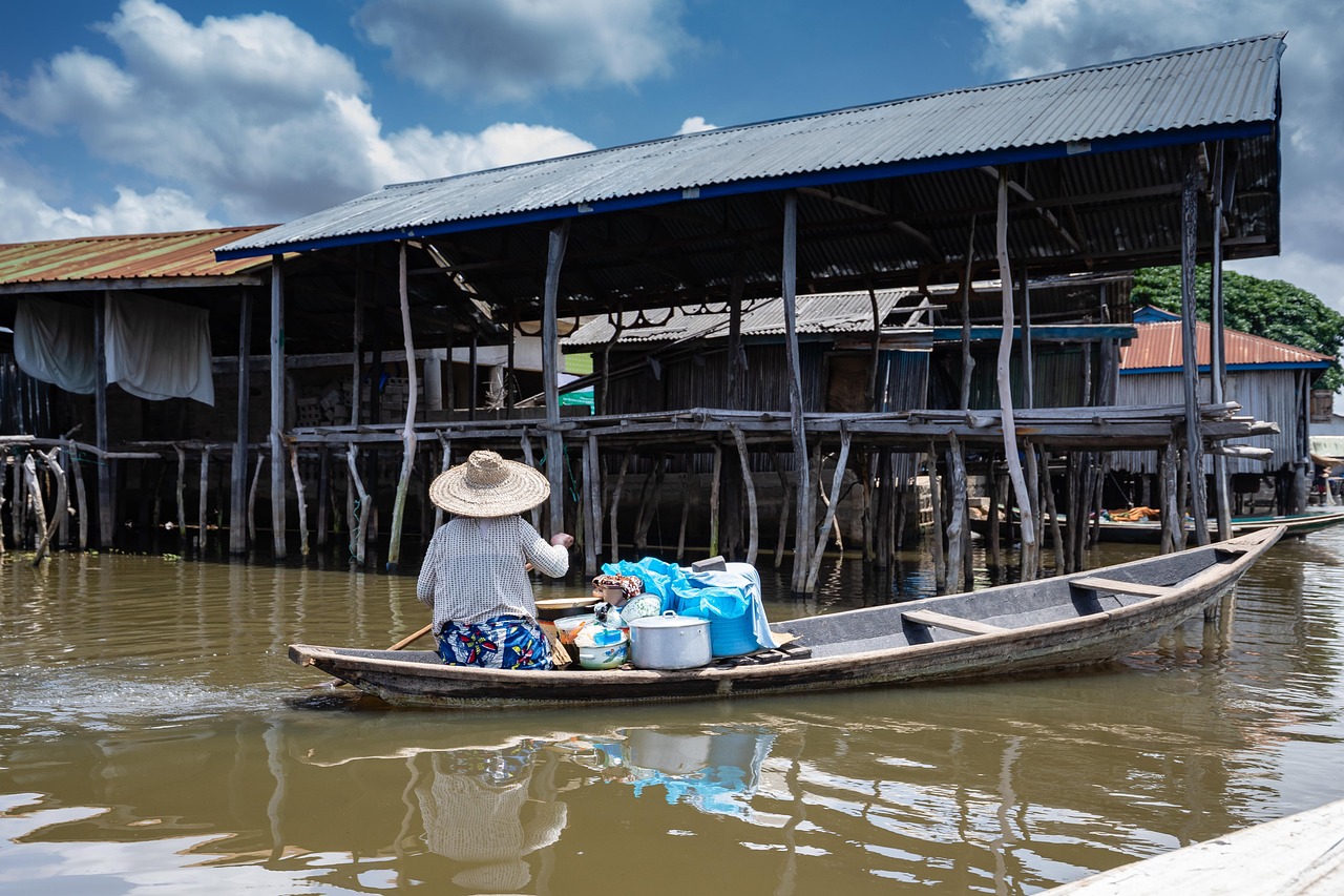 12 Floating Villages Around the World Still Alive with Local Life – Her ...