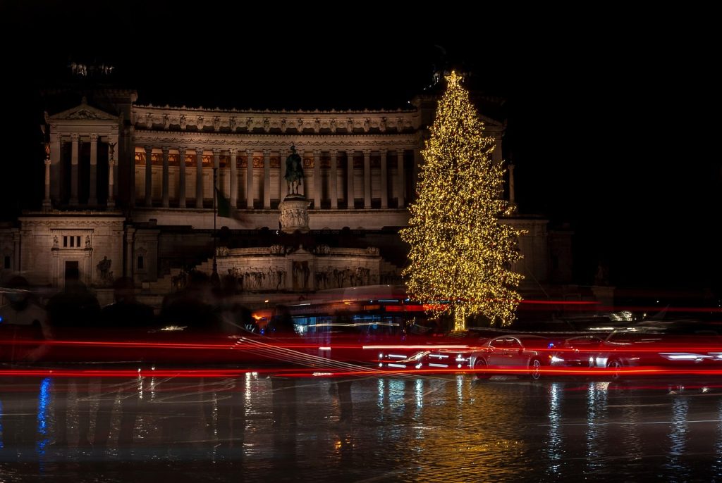 11 Cities Where Christmas Crowds Shock First-Time Visitors – Her Life ...