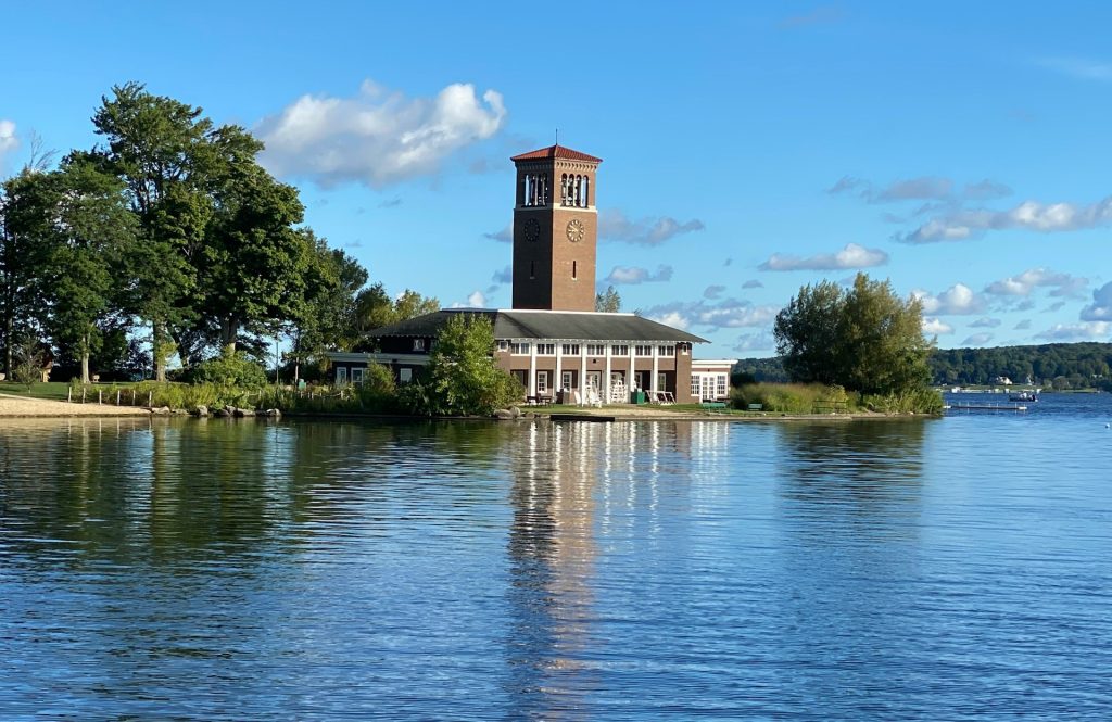 The 12 U.S. Lakeside Getaways Ruined by Toxic Algae Warnings – Her Life ...